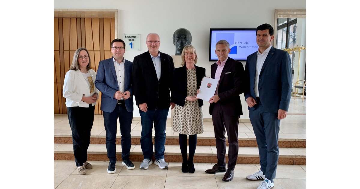 Finanzministerin Doris Ahnen übergibt Bescheid an Landkreis ...